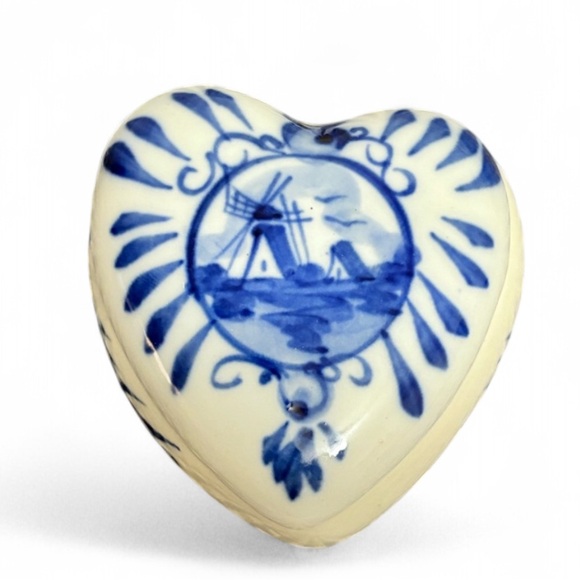 royal delft | Art | Royal Delft Heart Trinket Box Dutch Windmill Blue ...